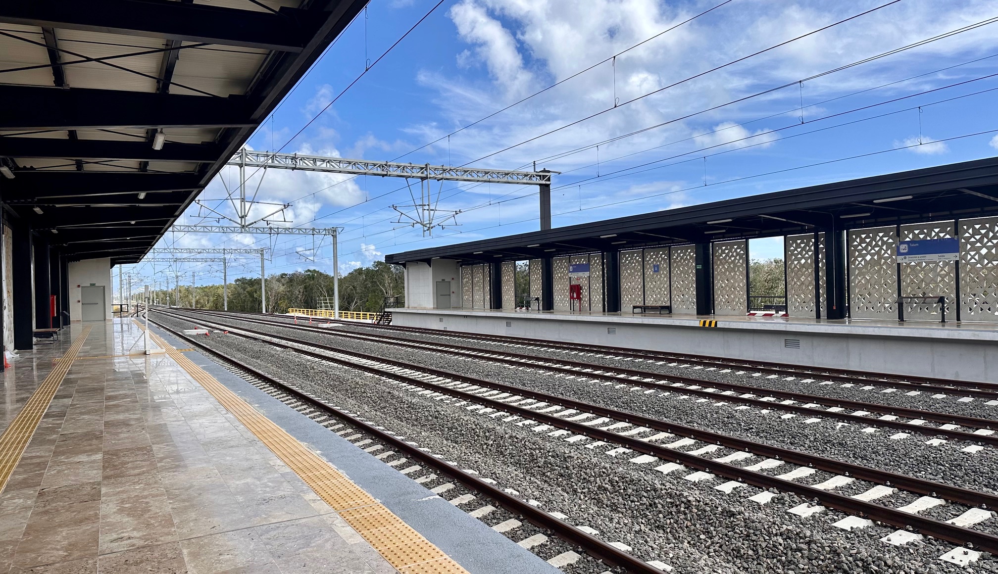 How to take the Tren Maya to and from the Tulum Airport